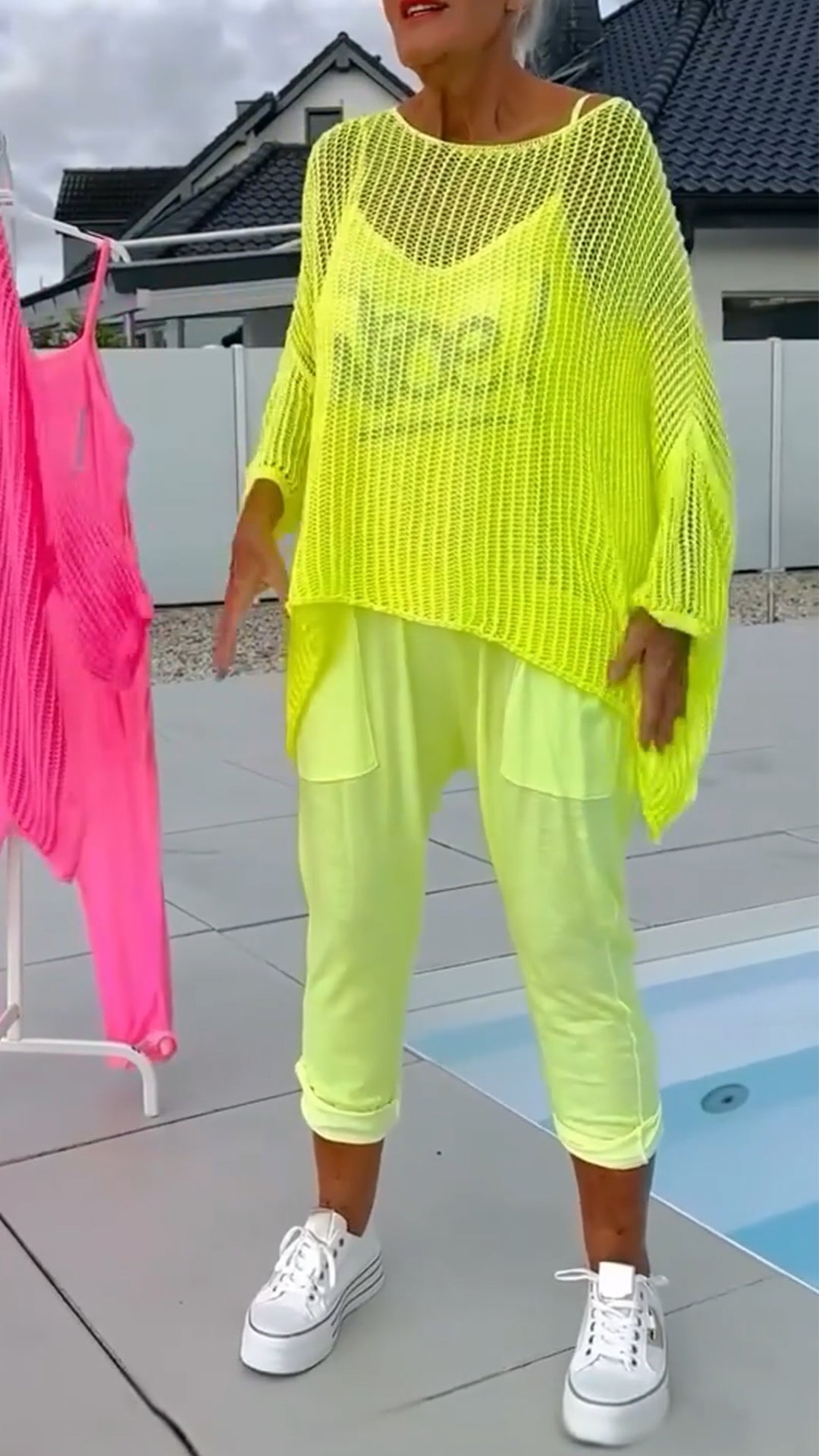 Completo da donna con tuta stampa monogram + blusa traforata casual ...